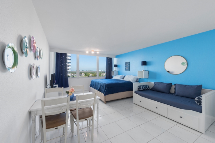 Miami Beach Studio suite with beach access, valet parking and wifi