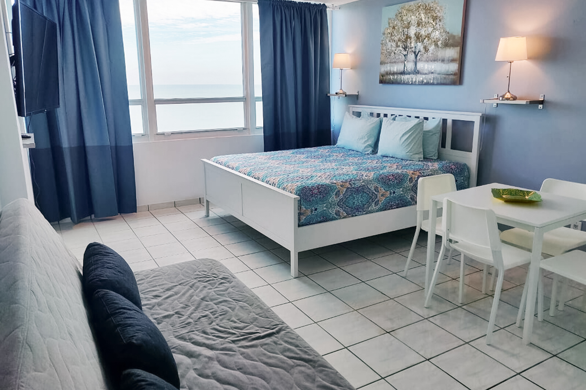 Miami Beach Vacation Studio with Spectacular frontal Ocean view